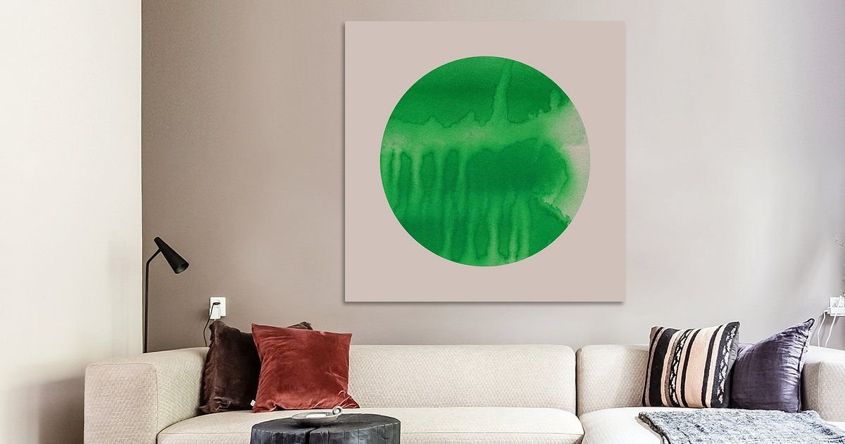 Ikigai. Minimalistische Zen-kunst. Aquarel zon in groen. van Dina Dankers op canvas, behang en meer